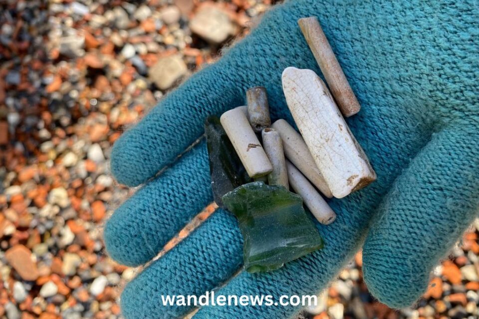 Mudlarking Experience with the Thames Explorer Trust