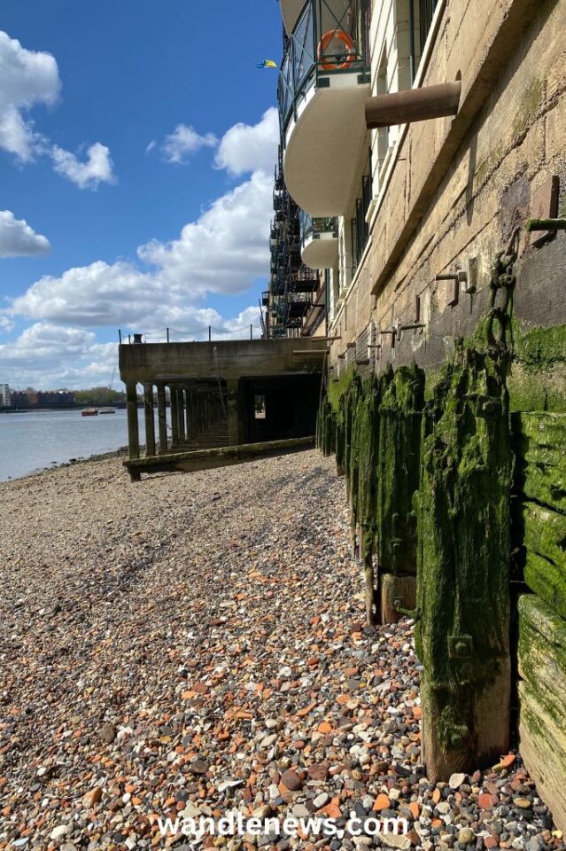 The Prospect of Whitby Beach on the River Thames