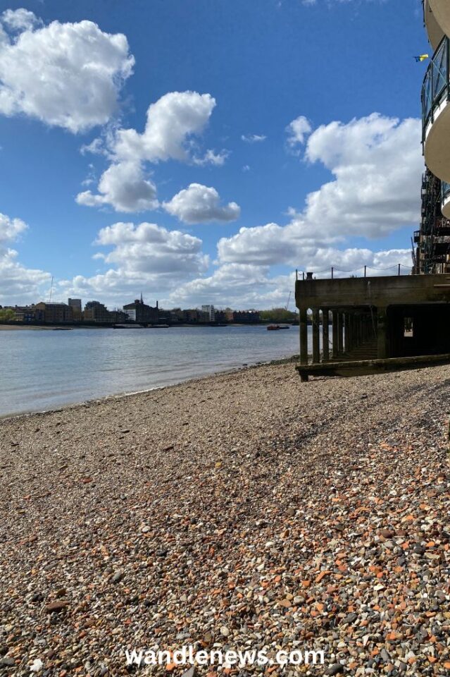 The Prospect of Whitby Beach on the River Thames