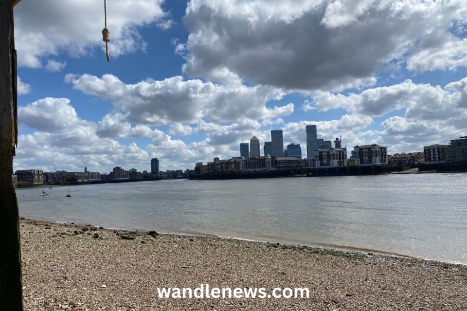The Prospect of Whitby Beach on the River Thames