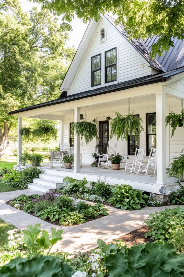33 Beautiful Farmhouse Exteriors from Around the World